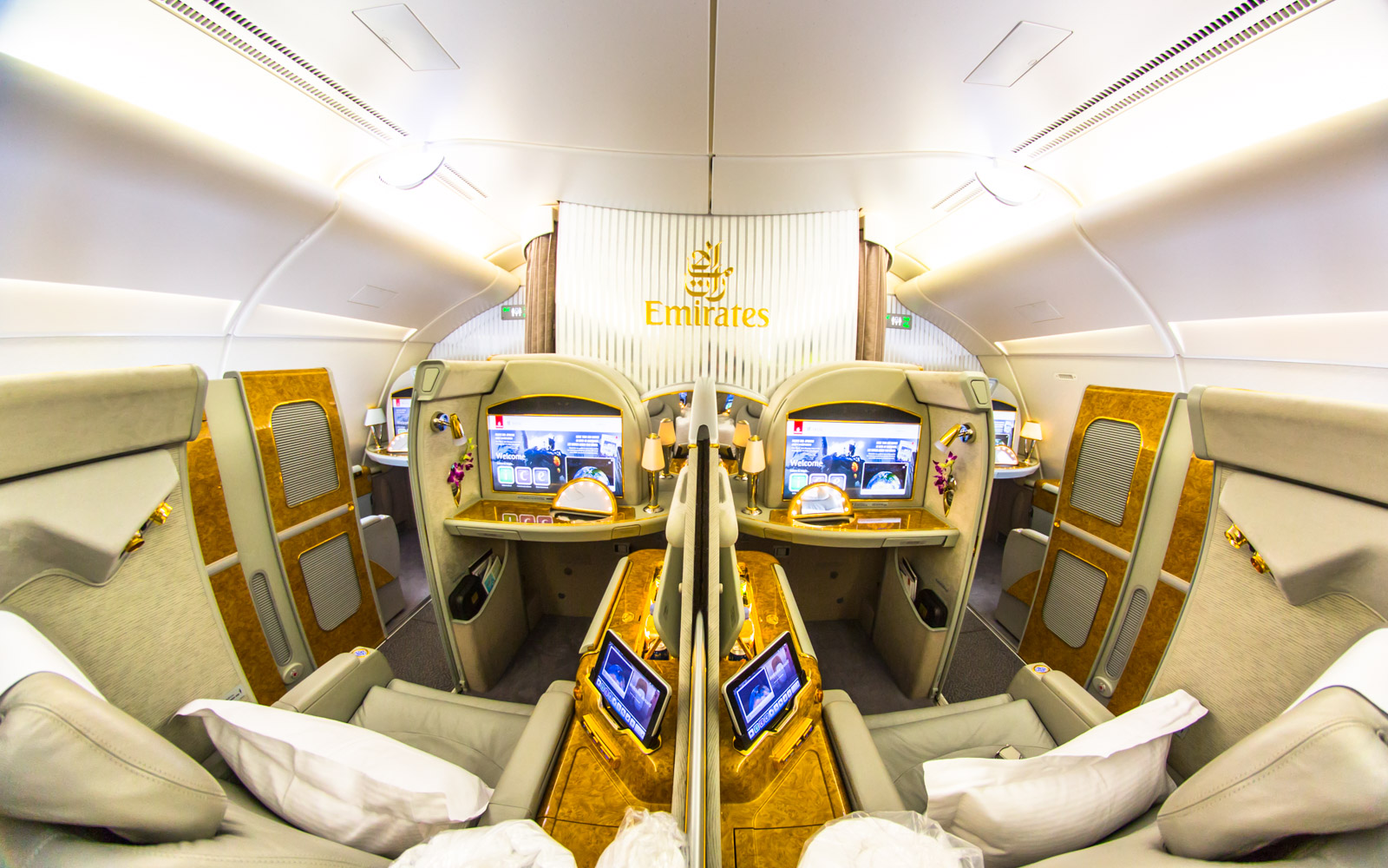 Emirates Airbus A380 – Onboard Tour | flyRosta.com