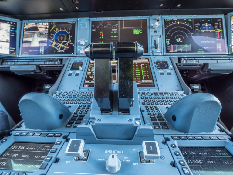 VIDEO: Airbus A350-1000 British Airways I Cockpit Tour | flyRosta.com
