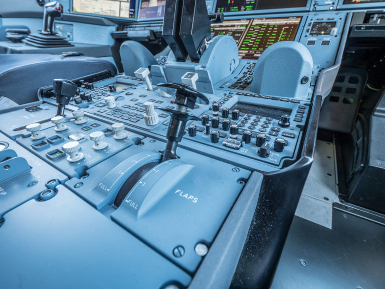 VIDEO: Airbus A350-1000 British Airways I Cockpit Tour | flyRosta.com
